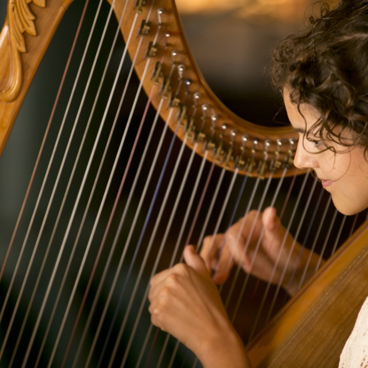 How to Hire a Harpist for your Wedding